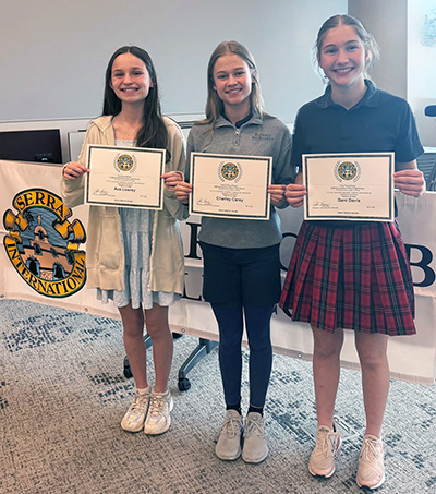 Serra Club presents scholarships